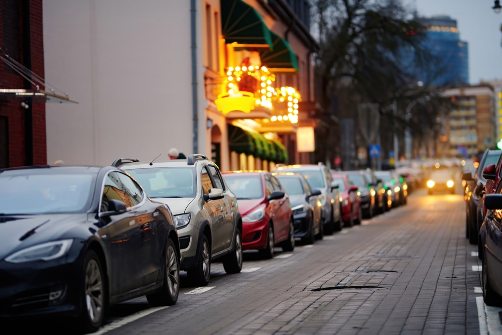 What Is Parallel Parking? Rules, Tips, and Common Mistakes - Spacer - Monthly Parking | Spacer Blog